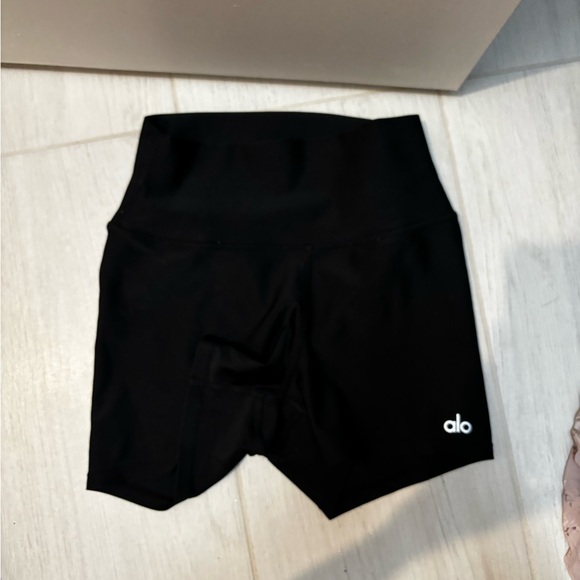 ALO Yoga | Shorts | Alo Yoga Shorts | Poshmark
